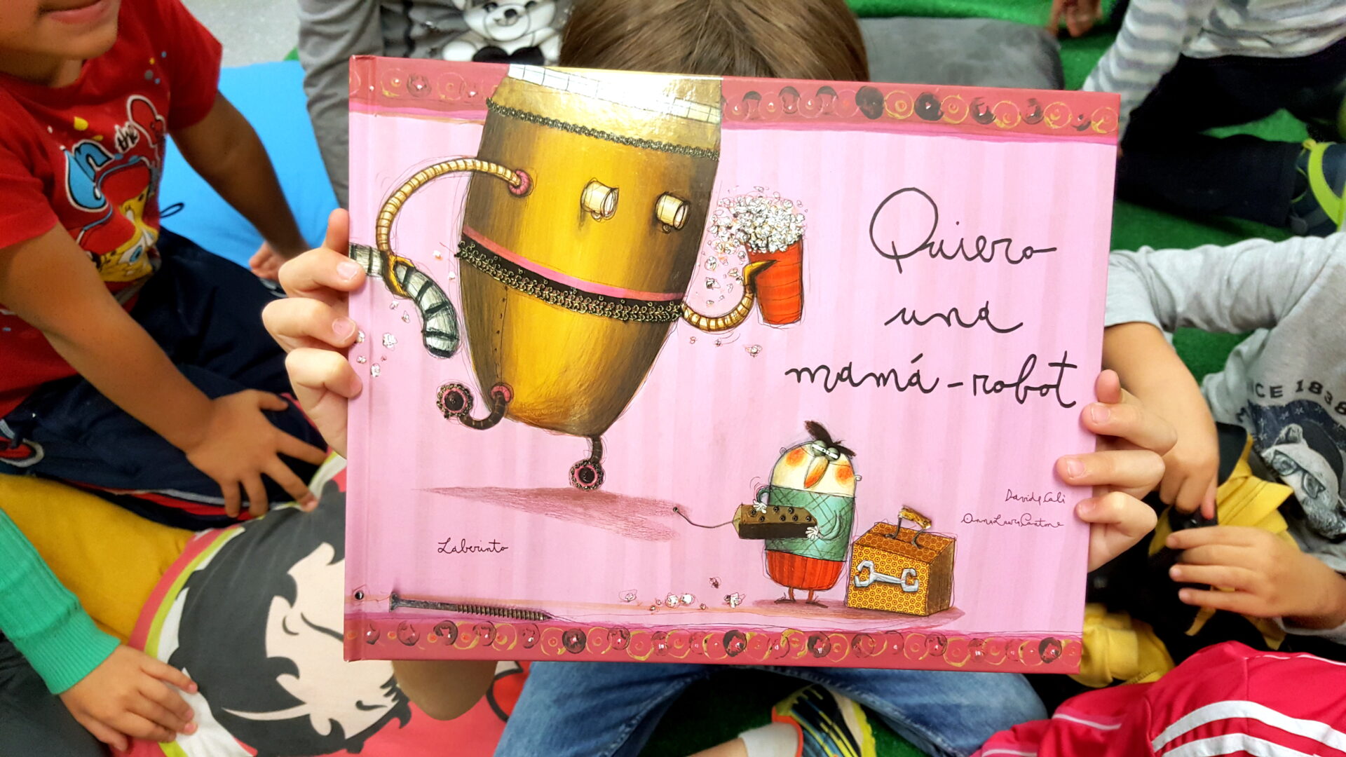 Quiero una mamá-robot - Una Pizca de Educación | Familia · Maestros · Niños